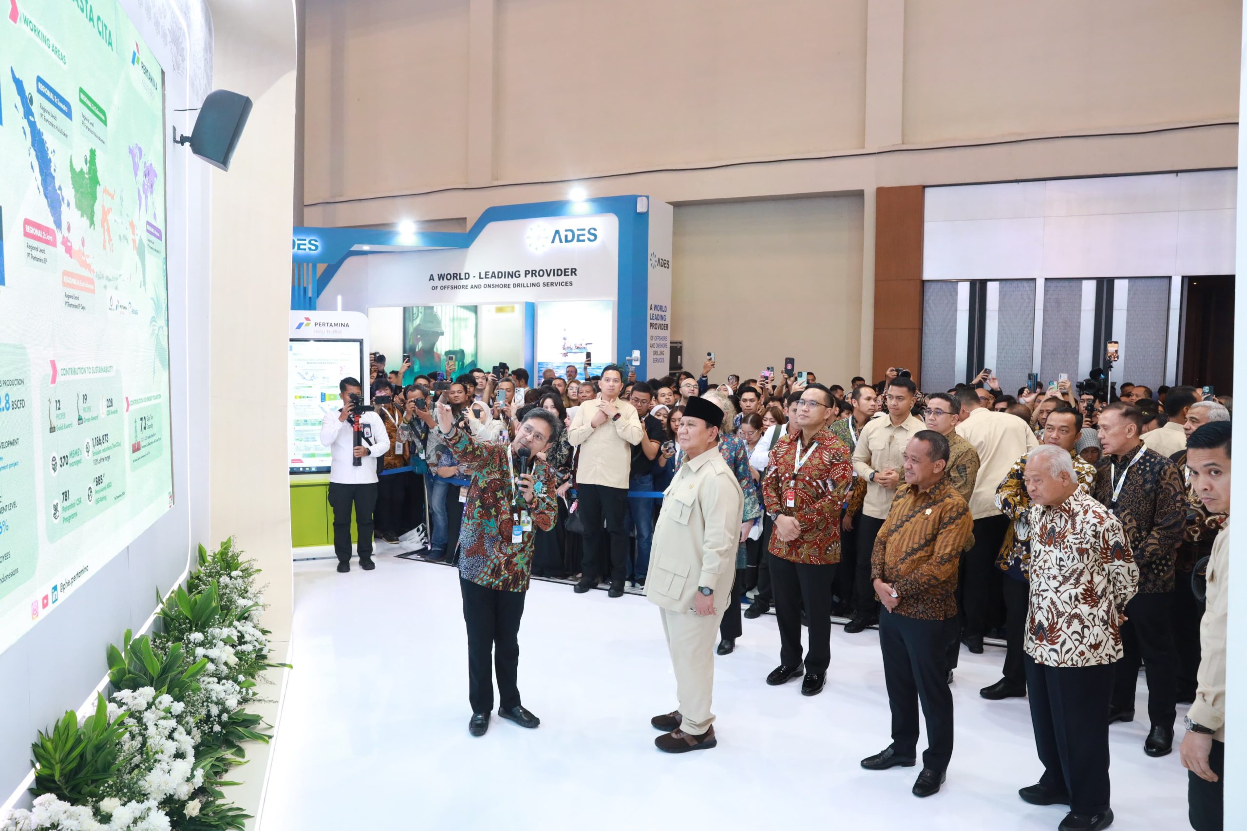Presiden Prabowo Kunjungi Booth Pertamina Hulu Energi di IPA Convex 2025